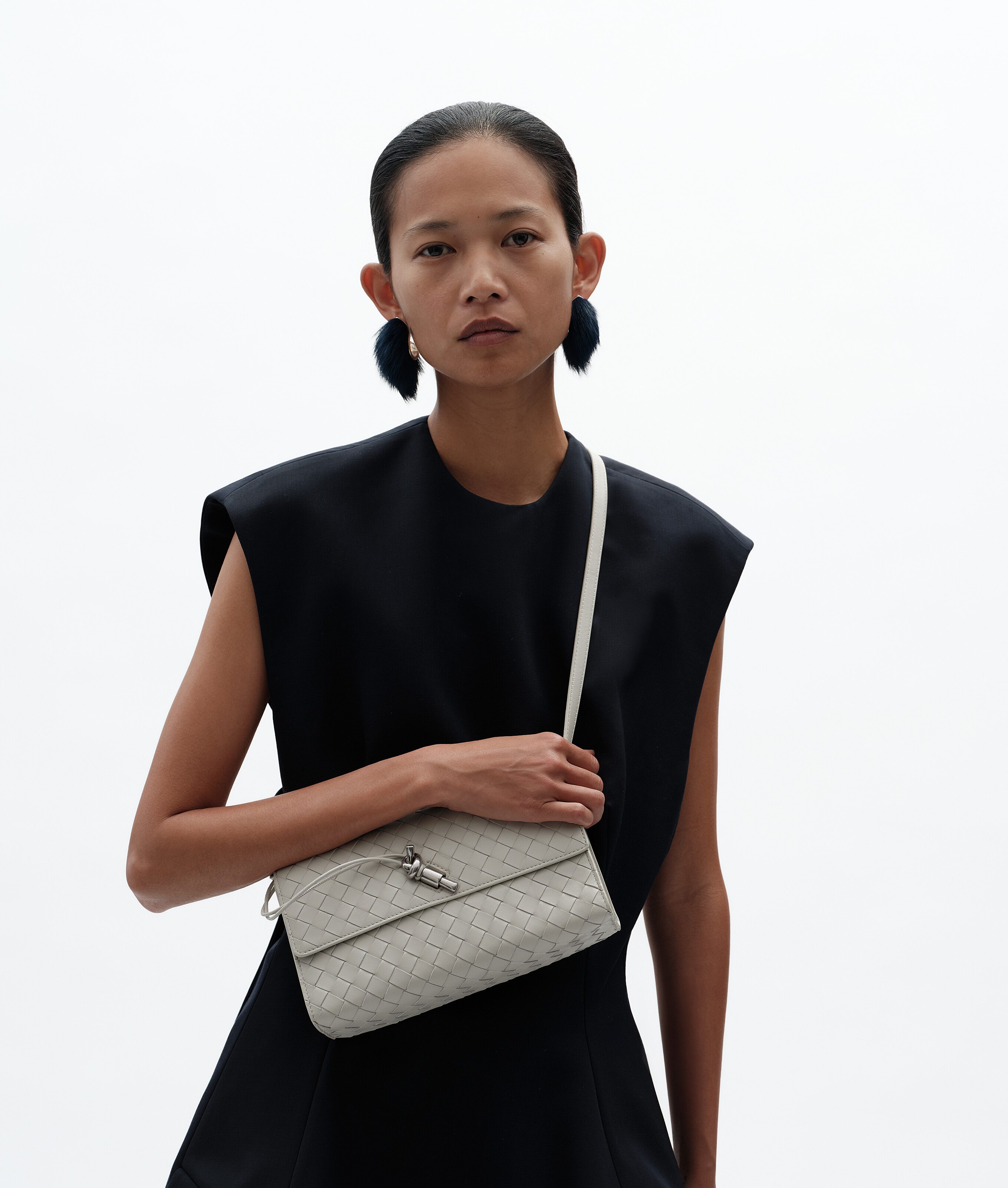 BOTTEGA VENETA Bottega Veneta Andiamo Clutch 25